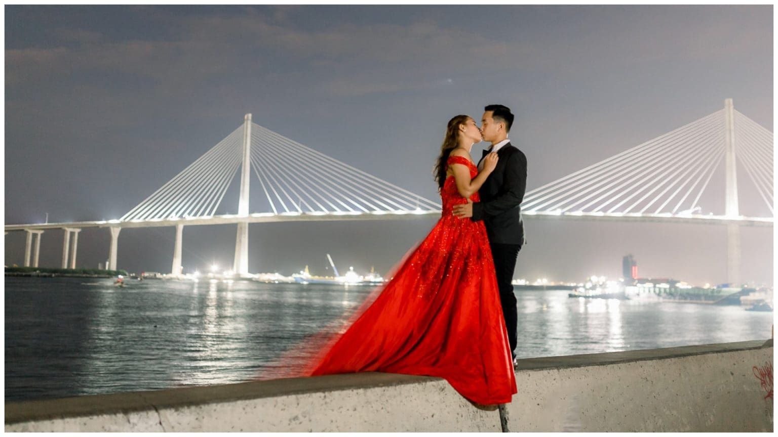 LOOK! Beautiful Prenup Shoot featuring Cebu City's iconic CCLEX